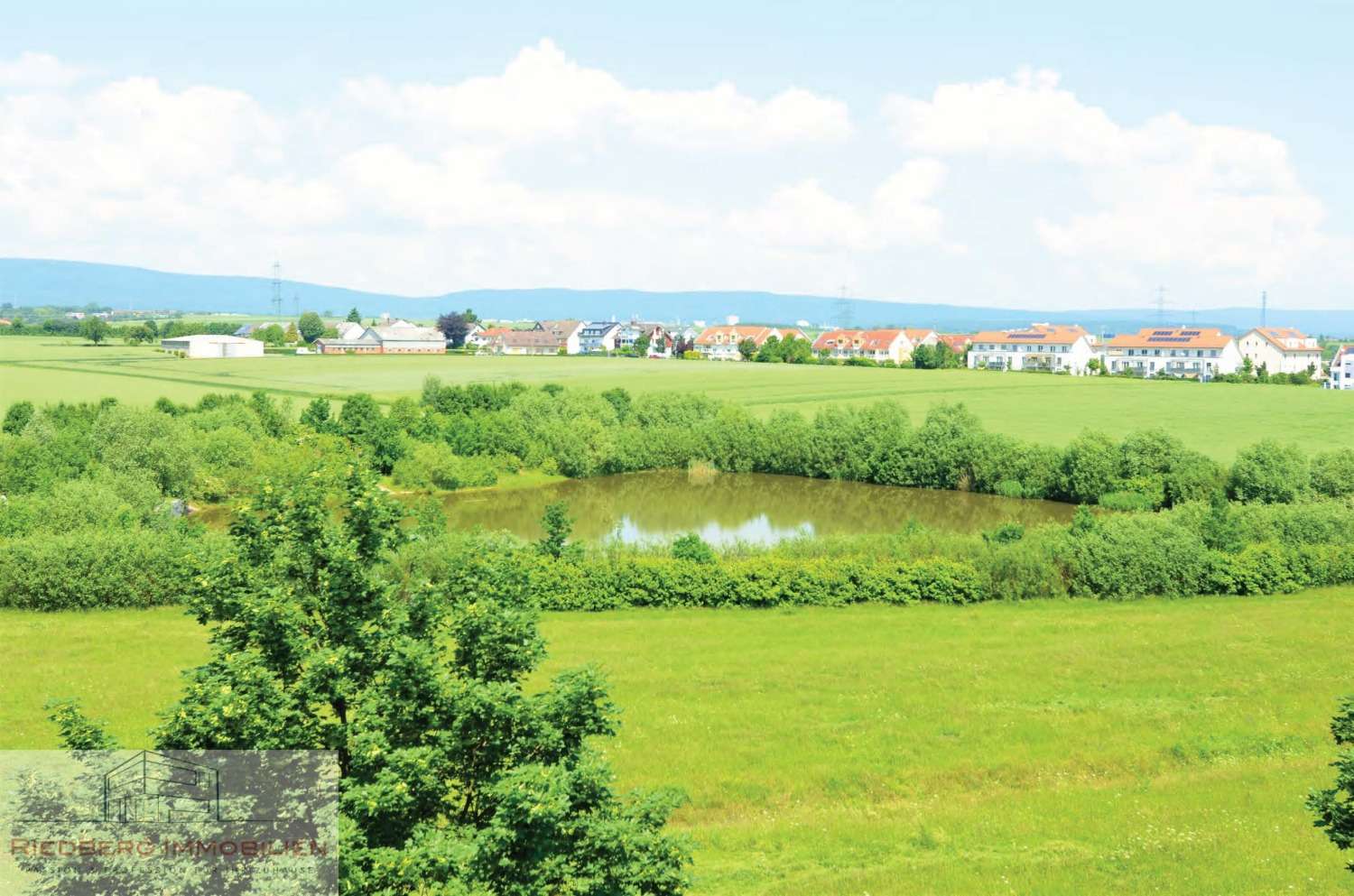 Traum-Villa Frankfurt-Riedberg in Parklage mit Panorama-Blick in den ...