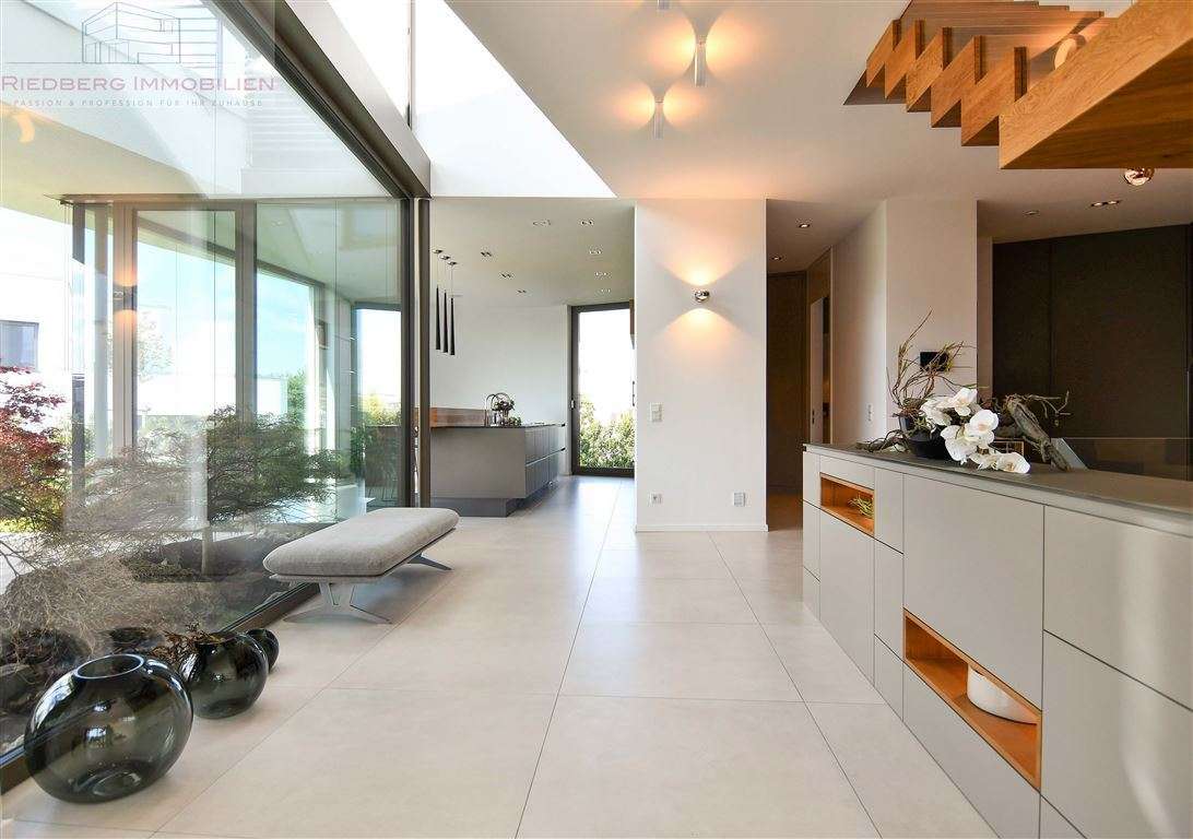 Puristische Luxusvilla in bester Lage Frankfurt-Riedberg-Westflügel ...